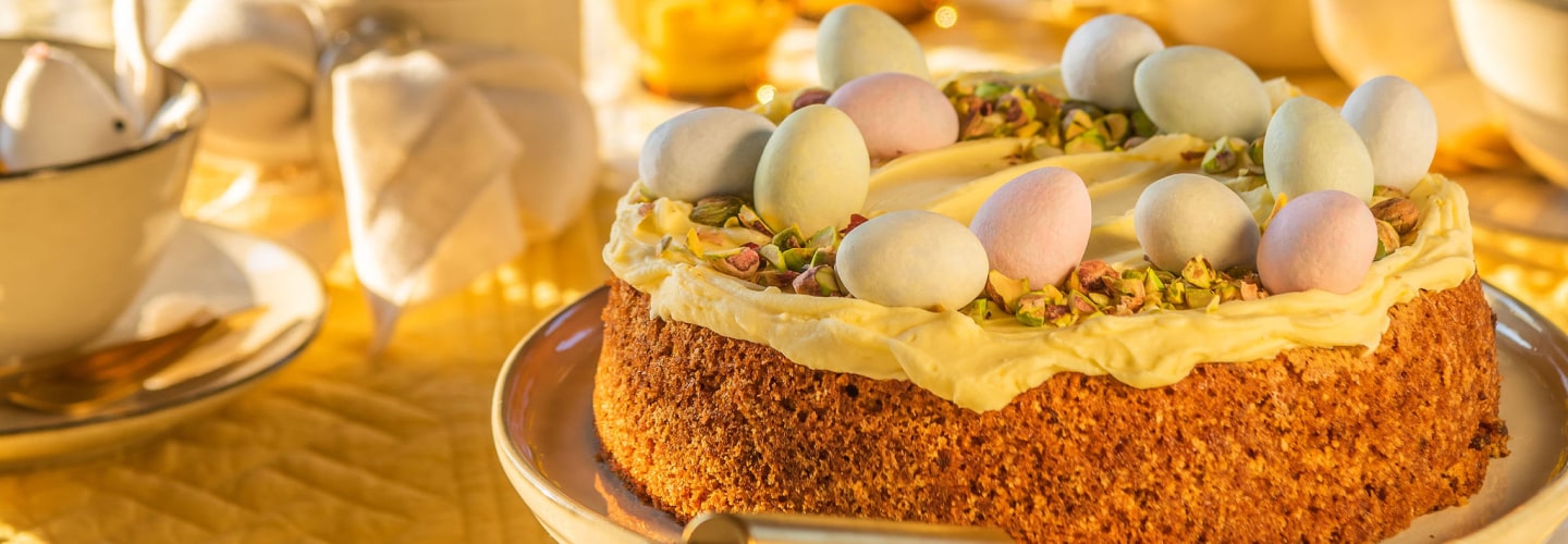 Gulrotkake med påskeegg - Oppskrift | Nille
